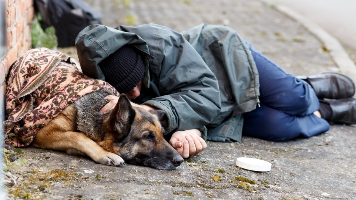 Muž našel jméno bezdomovce na 40 let starých dluhopisech
