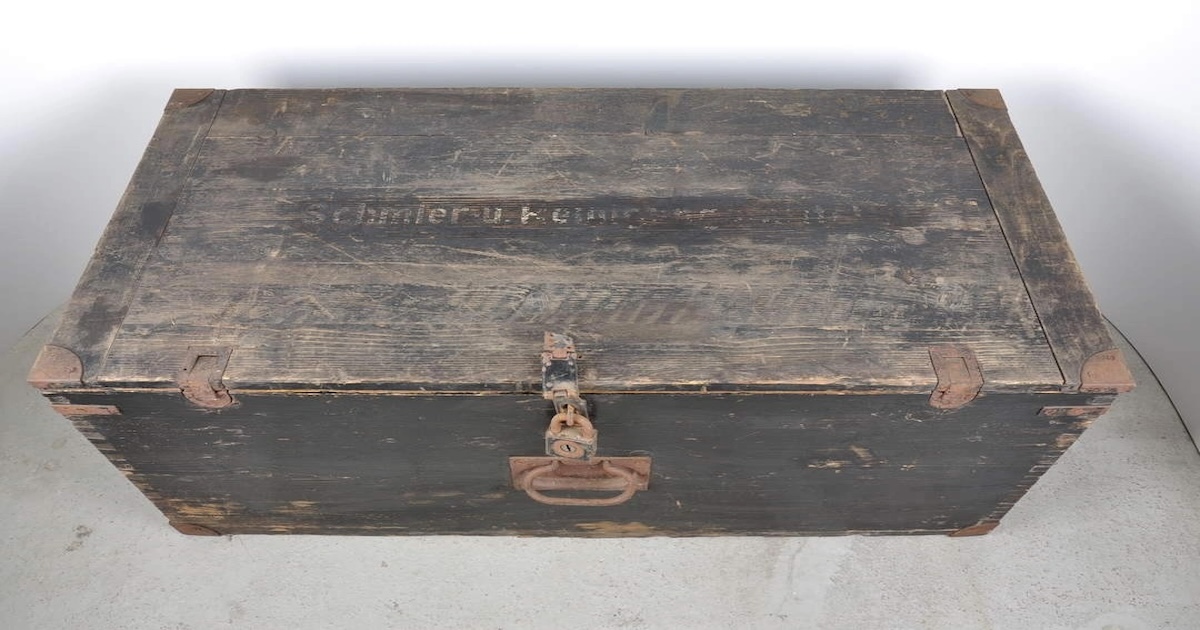 Nálezem této truhly se z nich stali boháči. Toto bylo uvnitř