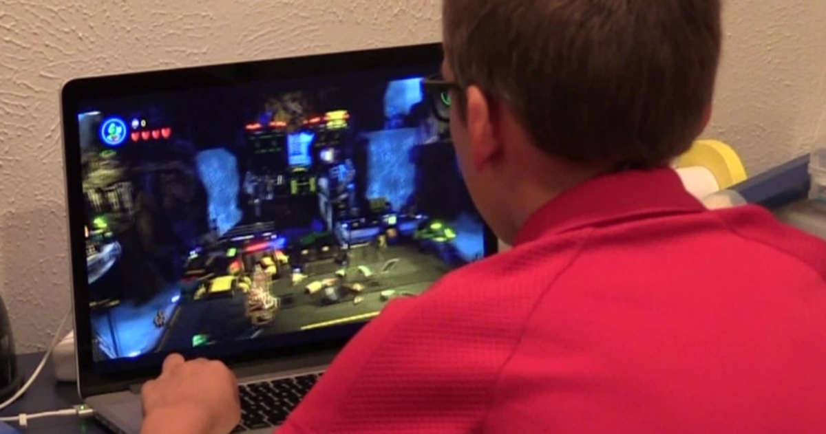 „Mám strach z vlastního syna,“ popisuje Ivona. Za všechno může počítač