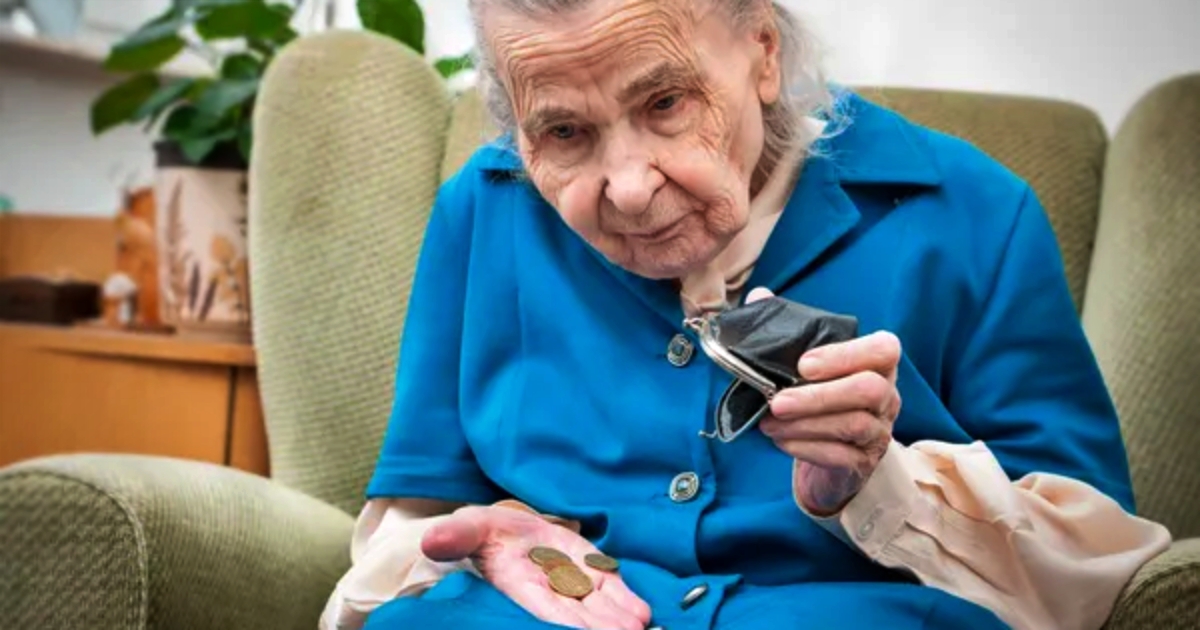 „Chtěla bych vidět politiky, jak by vyžili z mého důchodu,“ píše Eva (79)