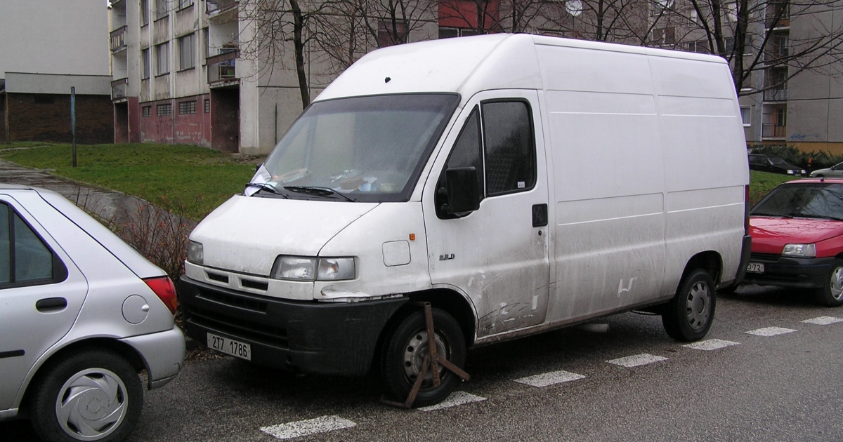 Rodina z Plzně si koupila starou dodávku. Ta však skrývala děsivé ...