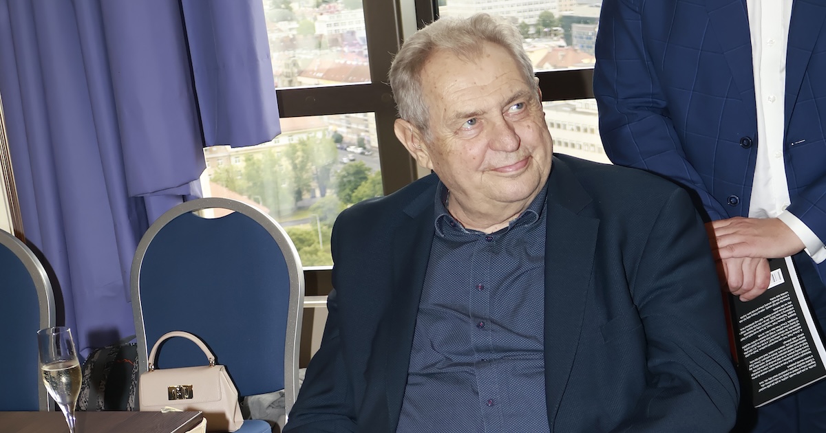 Smrt kardinála Dominika Duky zasáhla Miloše Zemana